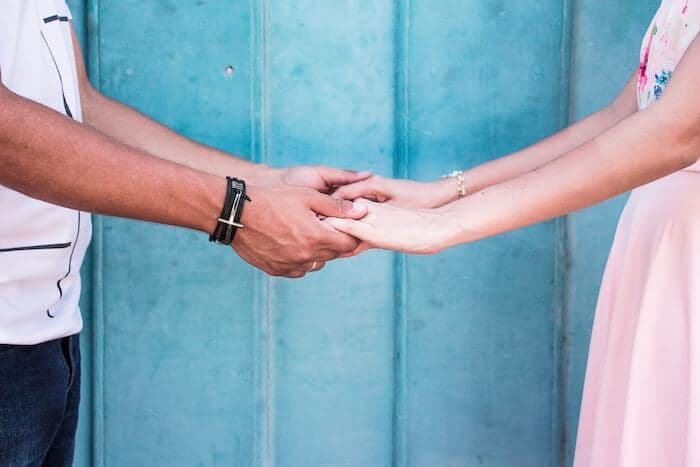 17 Signs a Man is In Love in a Long Distance Relationship (Seriously)