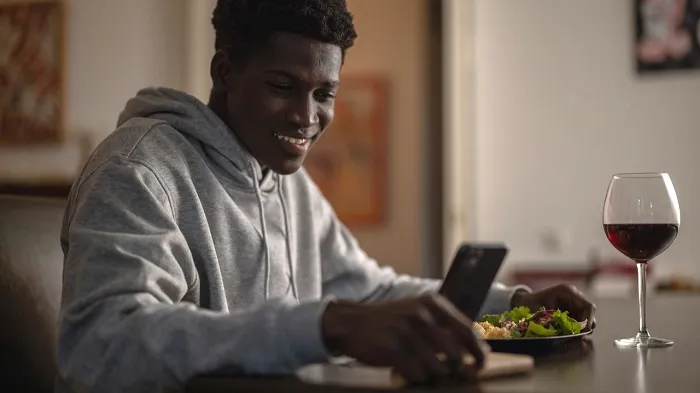 28+ Long Distance Anniversary Ideas to Celebrate With Your Partner