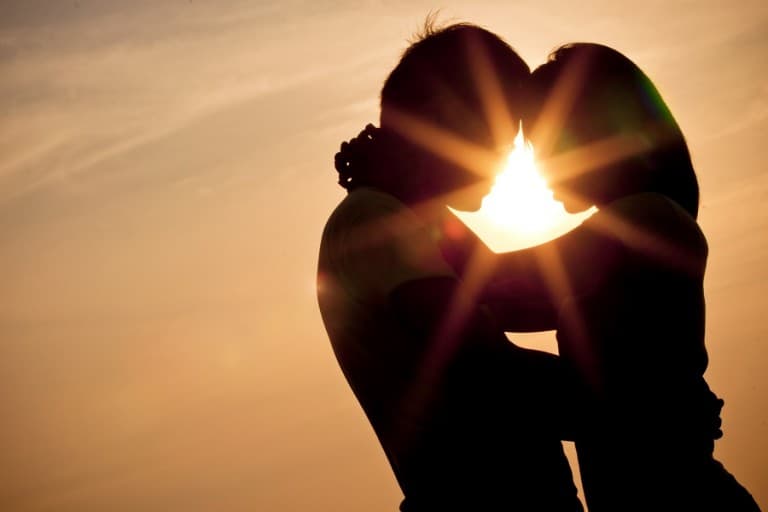24+ Proven Long Distance Conversation Starters (Light-Hearted Topics)