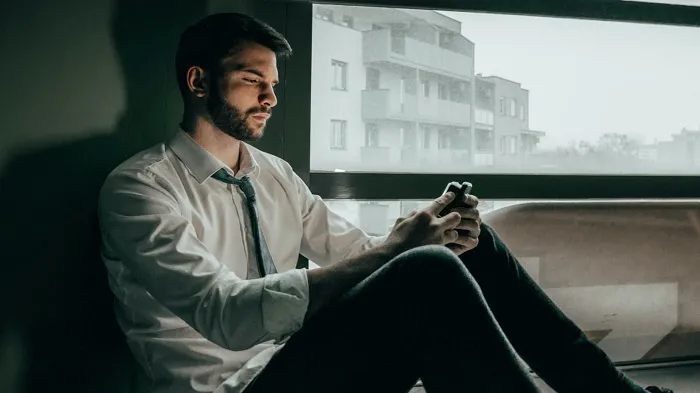 How to Stop Missing Someone in a Long Distance Relationship? (15 Ways)